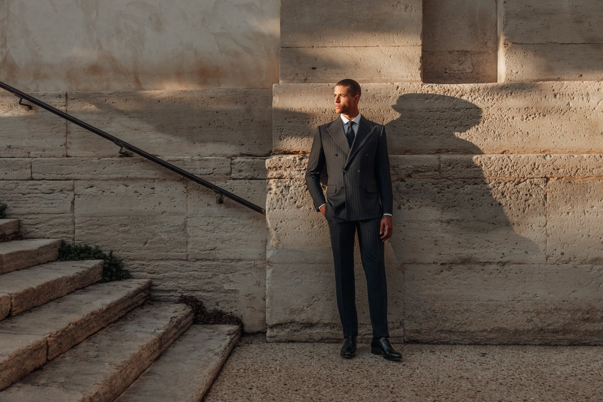 L’Homme IZAC – Sélection de costumes et tenues de ville