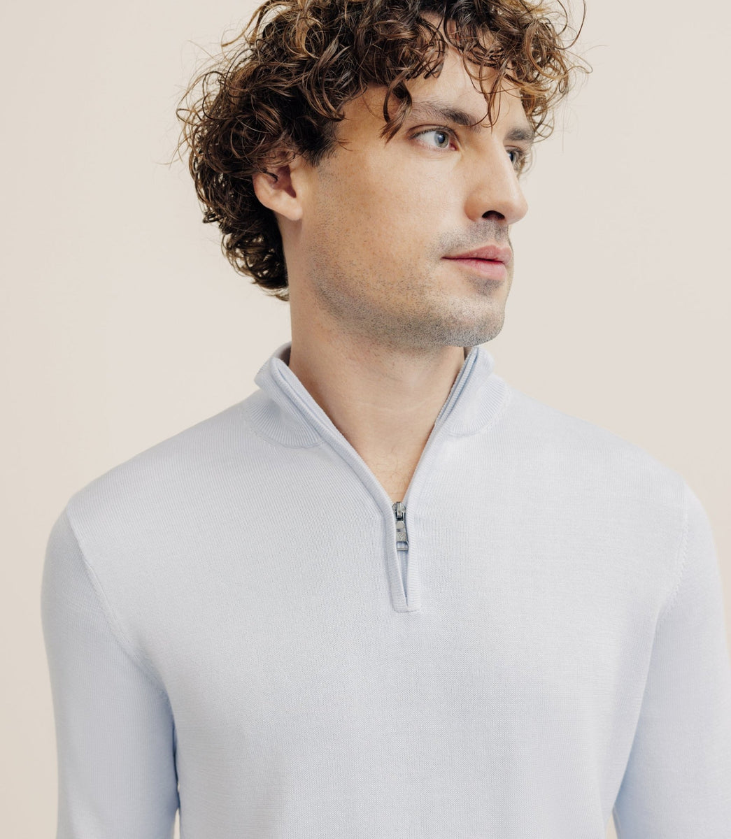 Half -zipped high -zipped collar sweater